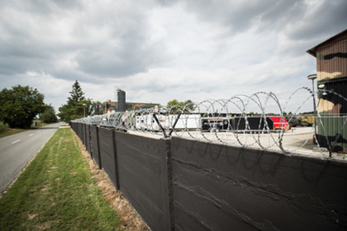 Russia keeps setting up and backing neo-Nazi fighting groups in the ...